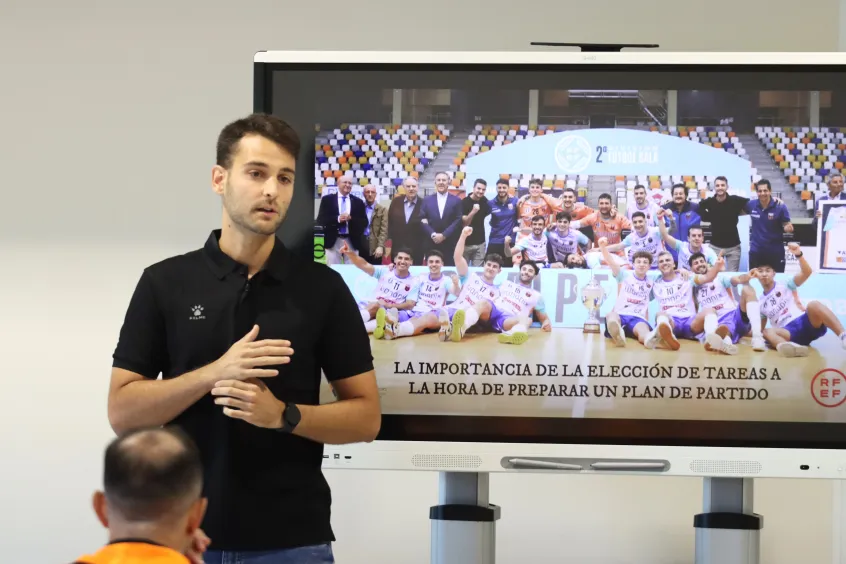 Jorge Palos: “El entrenador español siempre quiere aprender y mejorar, por eso está tan bien ...