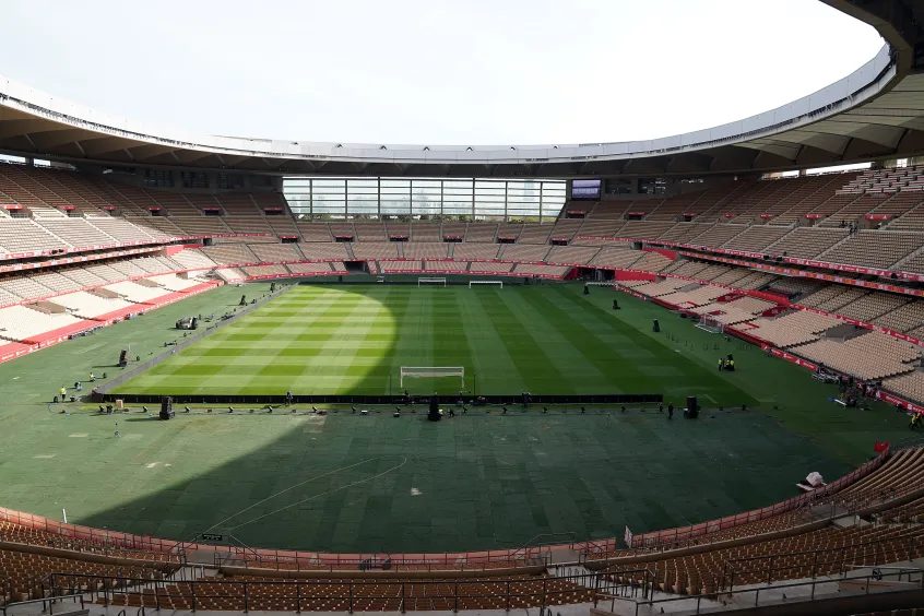 La Cartuja luce ya con un color especial | www.rfef.es