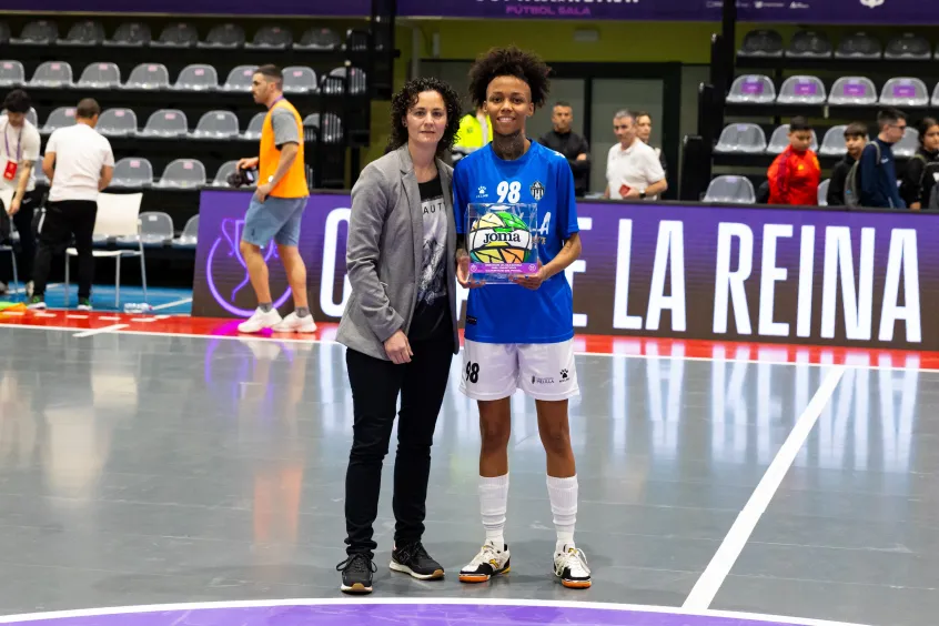 El show de Bia para meter a Melilla CD Torreblanca entre los cuatro ...