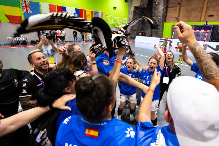 ¡La celebración de la primera Copa de Melilla CD Torreblanca! | www.rfef.es
