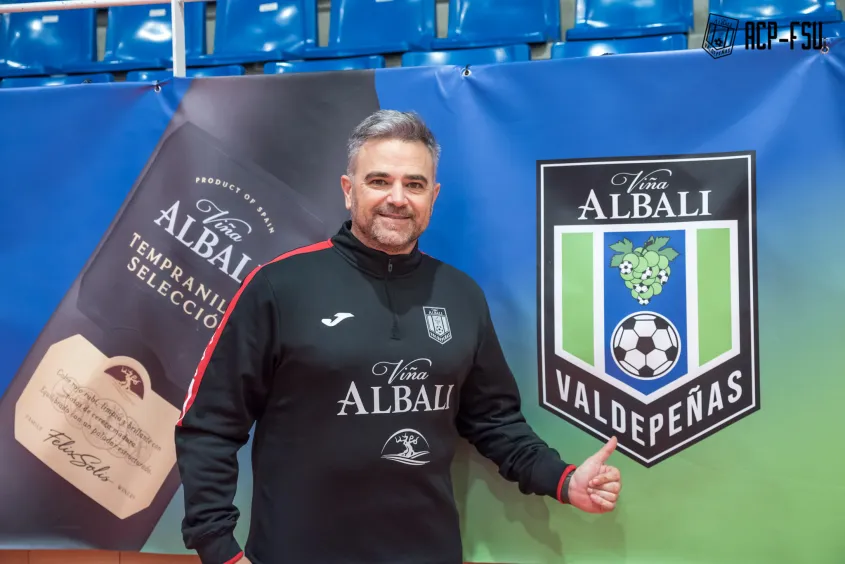 Ricardo Íñiguez ya dirige al Viña Albali Valdepeñas | www.rfef.es