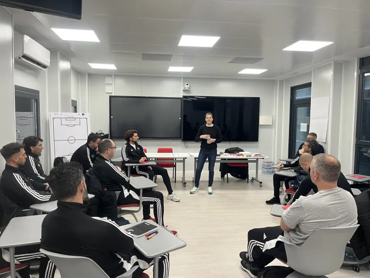 Sesión presencial del ‘Curso Diploma – Licencia UEFA GK A’ con Mar ...