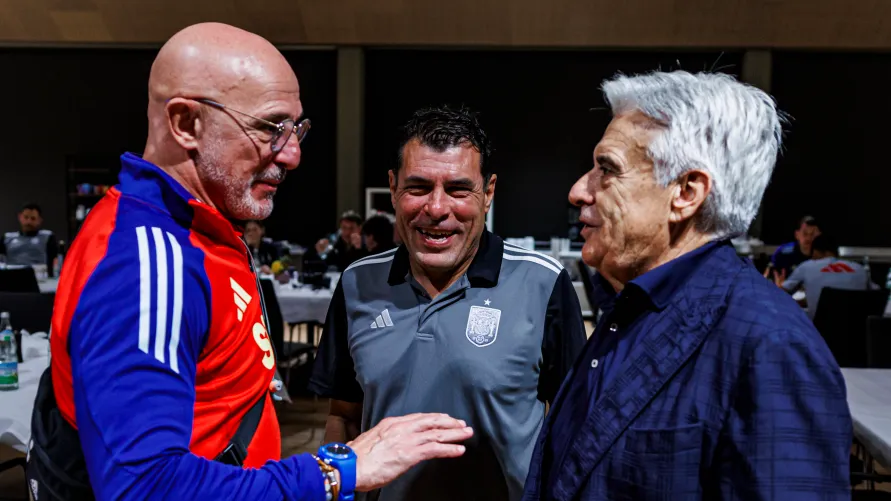 The president of the RFEF shows his support for the national team in ...
