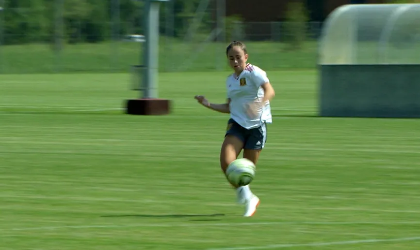 ¡ESPECTACULAR! Así ha sido el golazo de Elena Julve en el entrenamiento ...