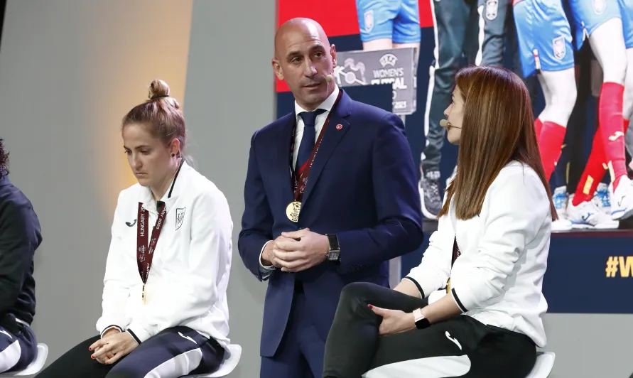 Luis Rubiales y la RFEF homenajean a las tricampeonas de Europa | www ...