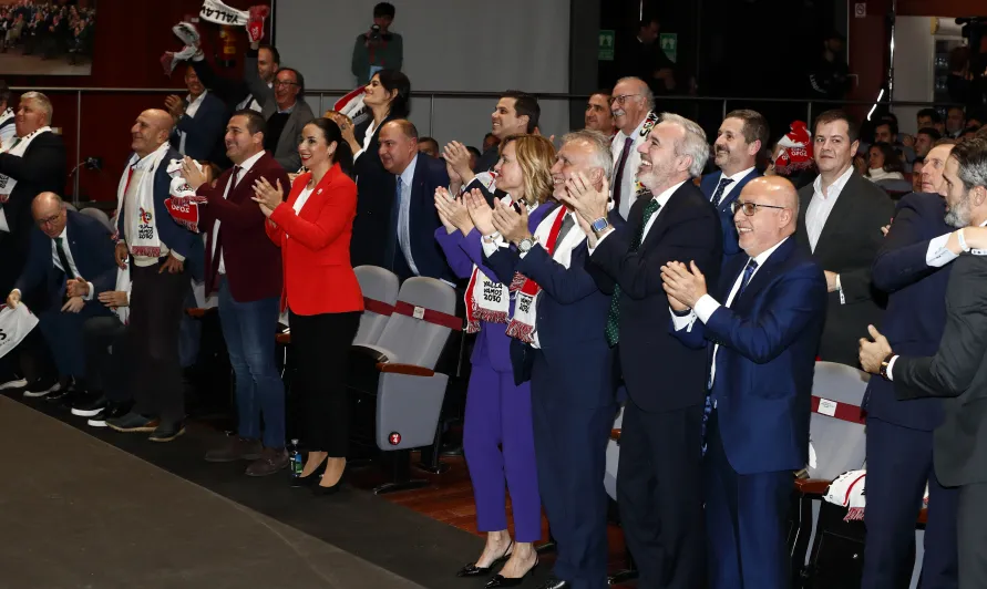 Institutional representatives all over Spain live the FIFA Congress at ...