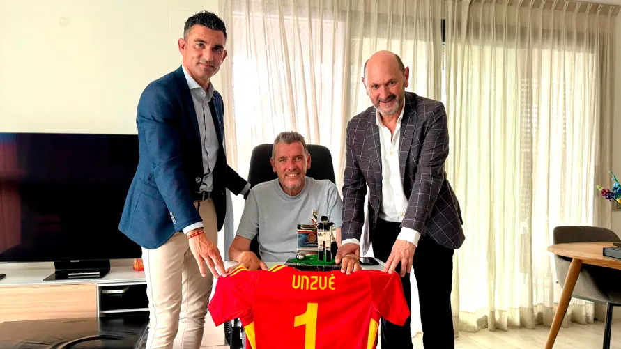 The Spanish football pays tribute to Juan Carlos Unzué with the ...