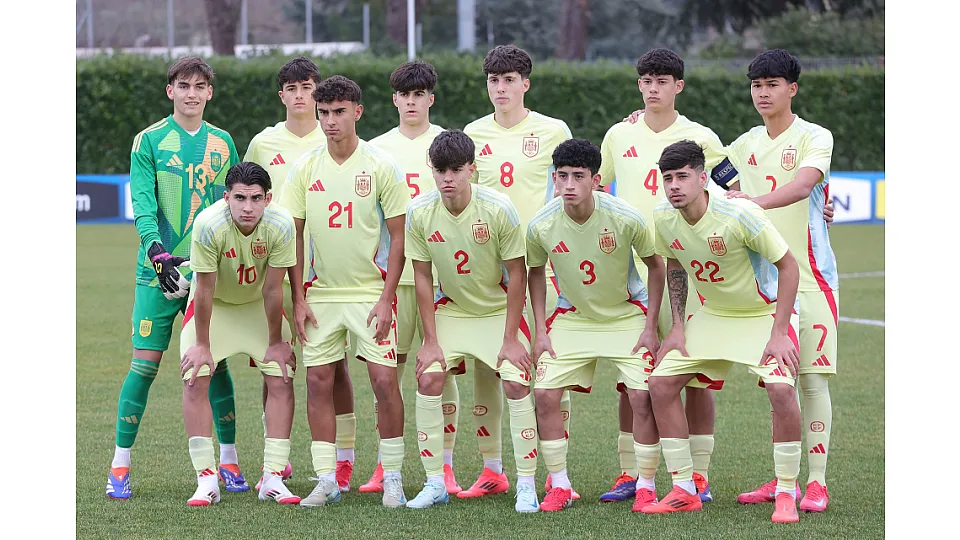 CRÓNICA | España supera con nota su primera prueba del año rumbo al ...