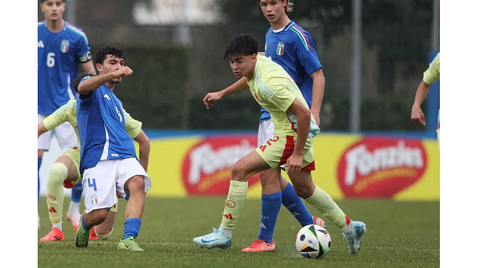 CRÓNICA | España supera con nota su primera prueba del año rumbo al ...