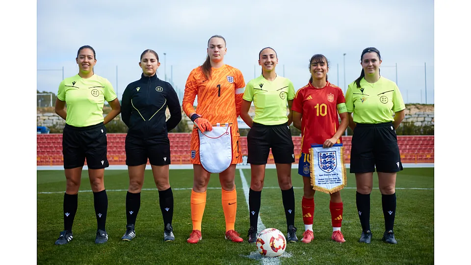 Pau y Marisa dibujan la victoria ante Inglaterra (2-0) | www.rfef.es