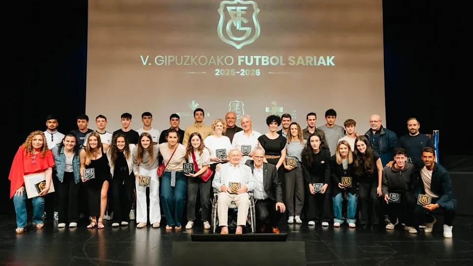 La Federación Guipuzcoana de Fútbol le entrega el ‘Premio Leyenda’ a ...