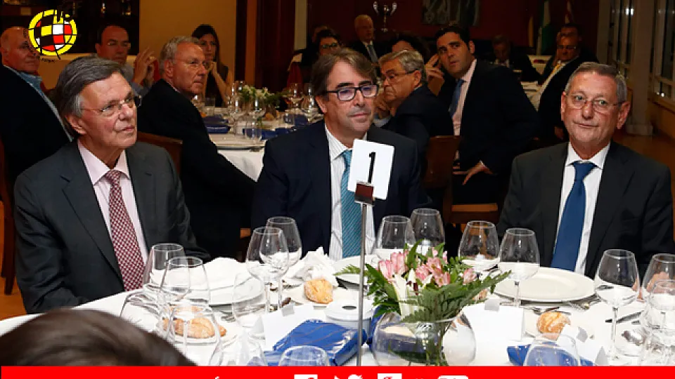 La RFAF entrega sus medallas de oro durante la cena oficial del España - Georgia Sub-21 | www ...